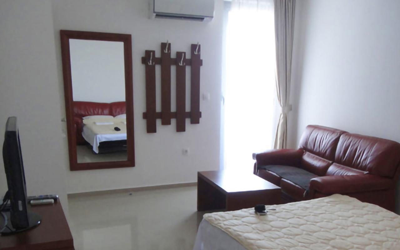 Apartments Lux Tri Ribara Rafailovici Czarnogóra zdjęcie, cena za ...